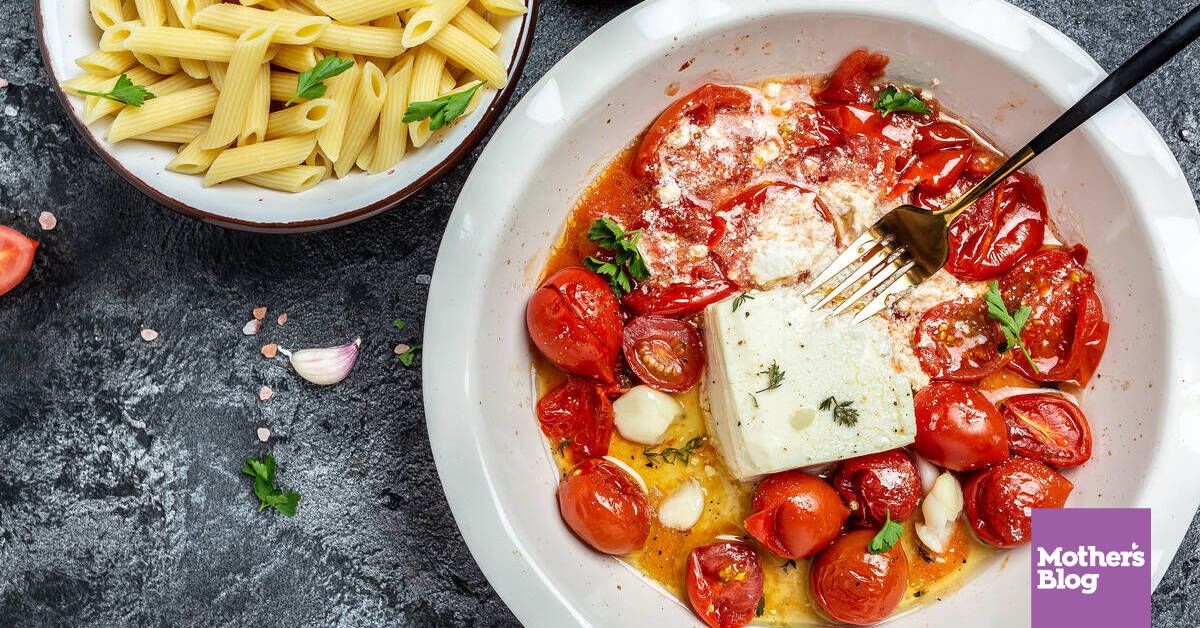 H μακαρονάδα με φέτα και ντοματίνια που έγινε viral στο TikTok τώρα και ...