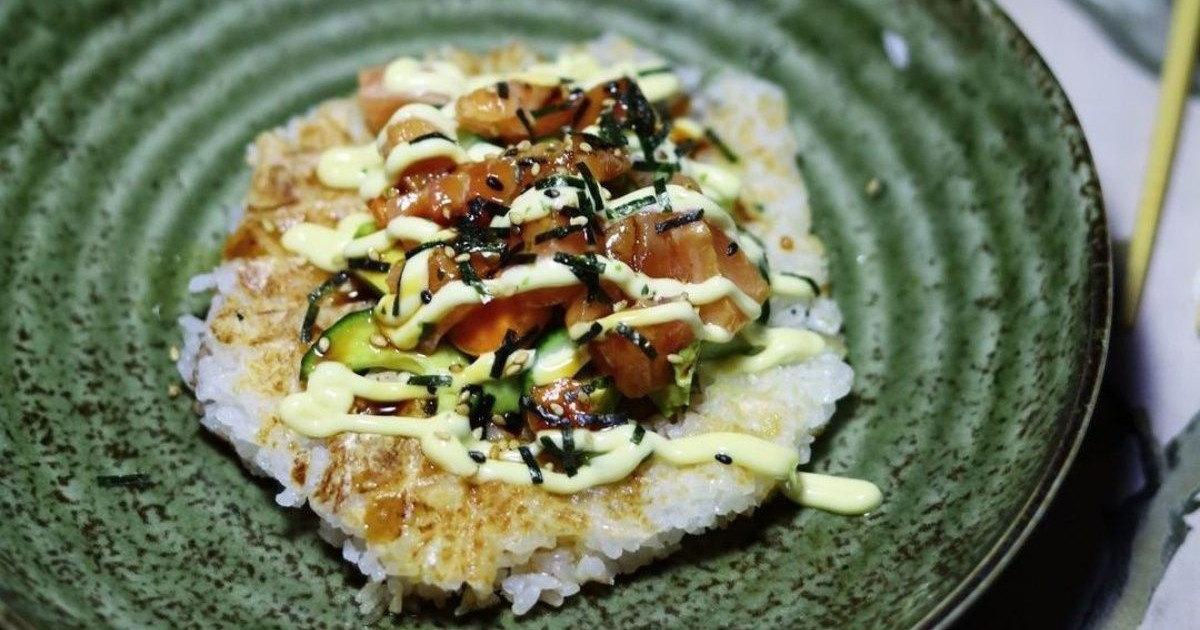 Ξέχνα τα rolls! Το sushi από βάφλες είναι το viral φαγητό του ΤikTok ...