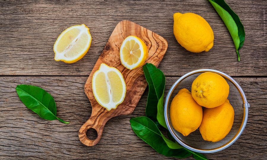 Αποτοξίνωση με λεμόνι: Επτά τρόποι που μπορείτε να το χρησιμοποιήσετε ...