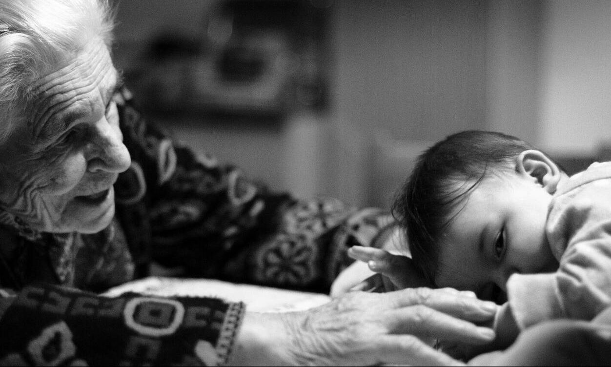 Παππούς και Γιαγιά: Οι στυλοβάτες της σύγχρονης οικογένειας ...