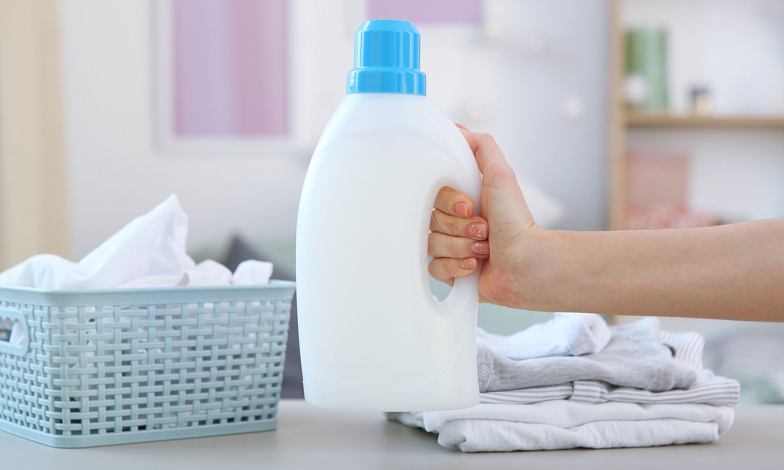 Tips για μαμάδες: Οι εναλλακτικές χρήσεις του απορρυπαντικού ρούχων στο ...
