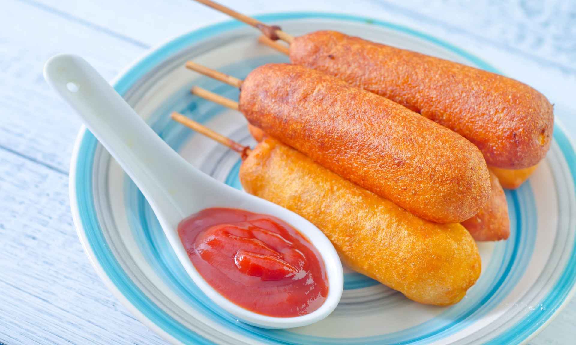 Λαχταριστά corndogs - Ιδανικό σνακ για το πάρτι των παιδιών σας ...