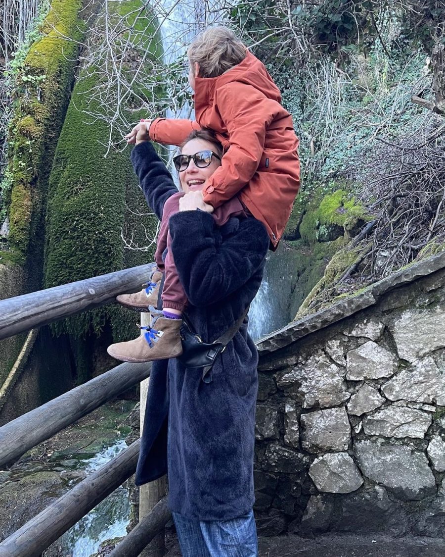 Ευδοκία Ρουμελιώτη: Η τρυφερή φωτογραφία με τον 8χρονο γιο της και τον ...