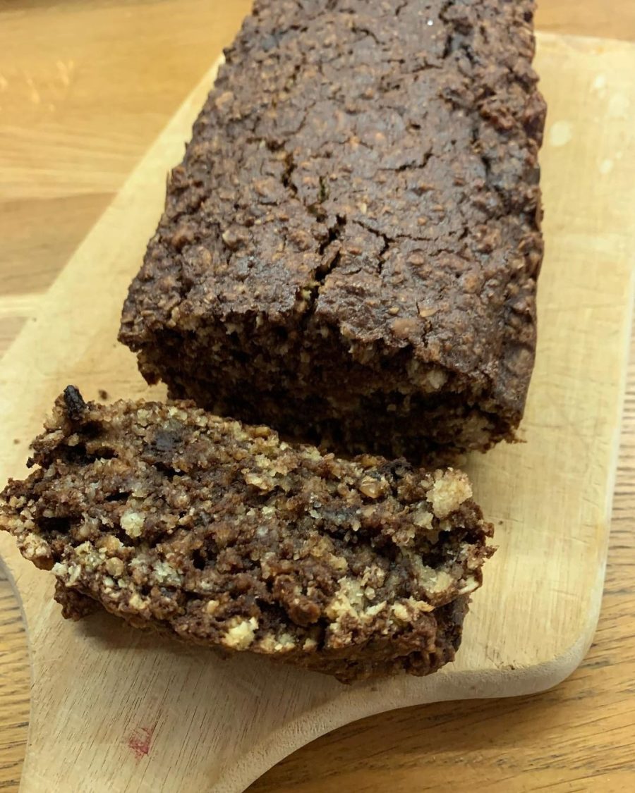 Μυρτώ Αλικάκη: Η συνταγή της για λαχταριστό κέικ με βρόμη και σοκολάτα ...